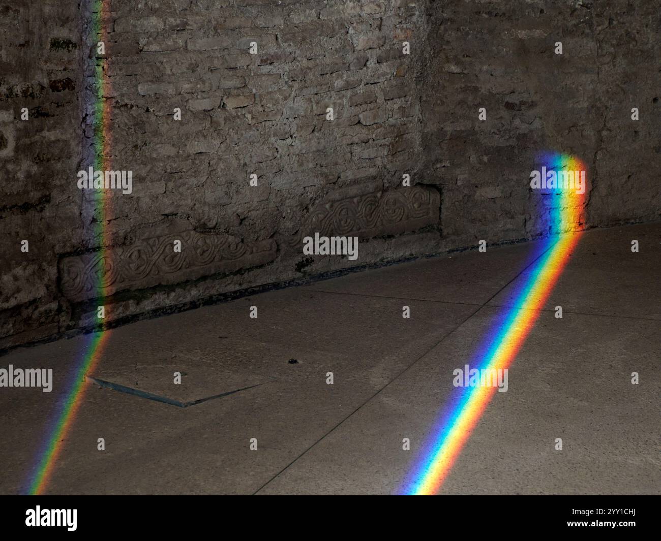 Light refraction diamond hi-res stock photography and images - Alamy