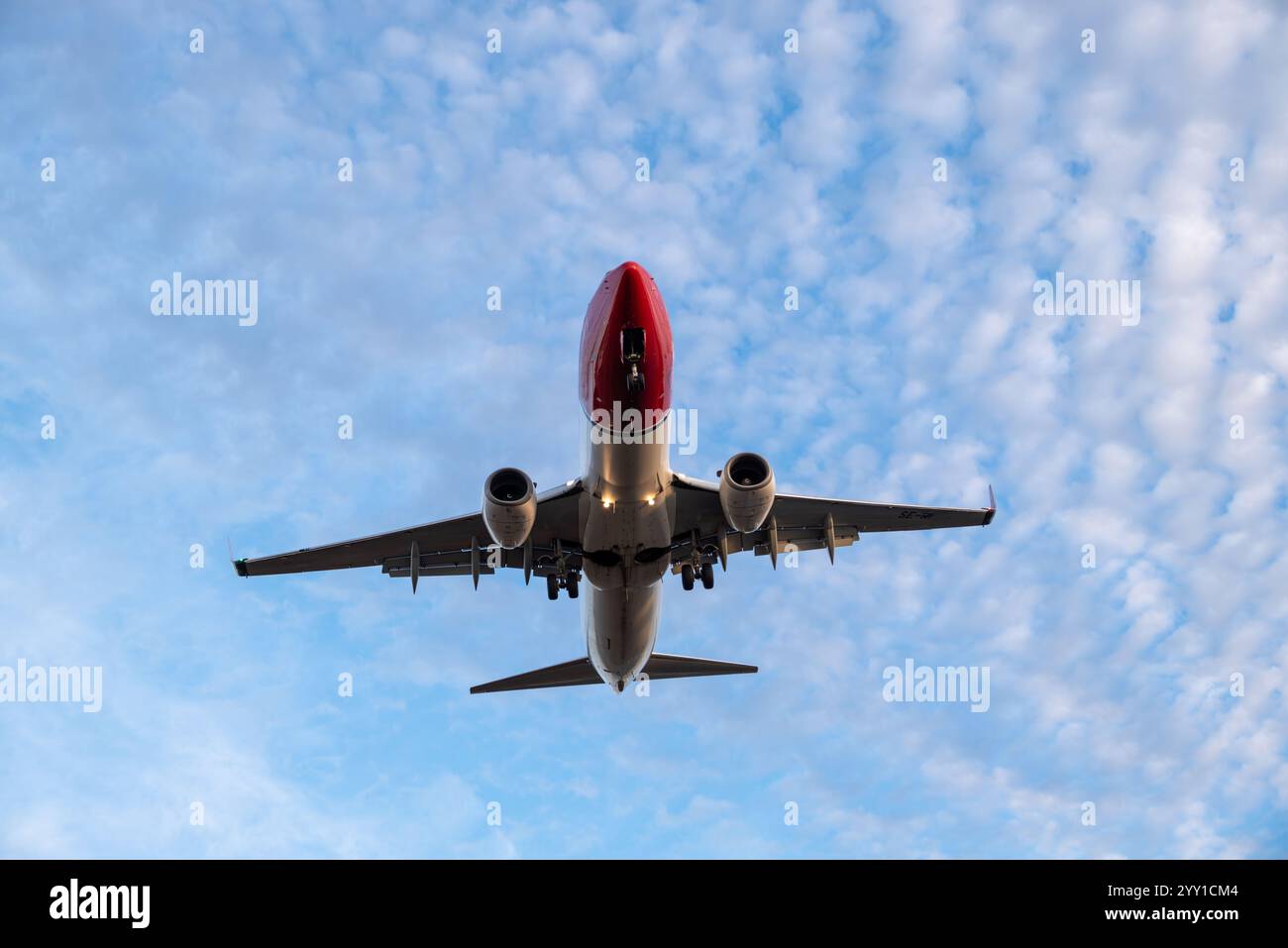 Bottom view passenger plane hi-res stock photography and images - Alamy