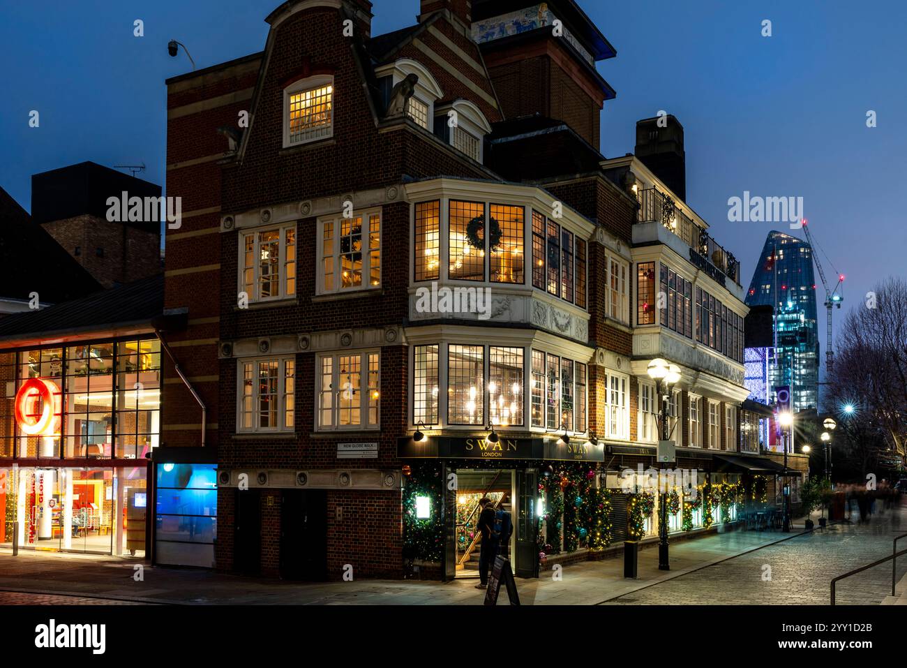 Swan London, Riverside Bar/Restaurant At Shakespeare's Globe Theatre ...