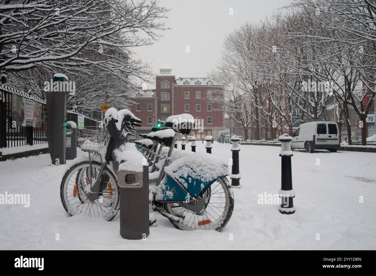 Smithfield during snowfall hi-res stock photography and images - Alamy
