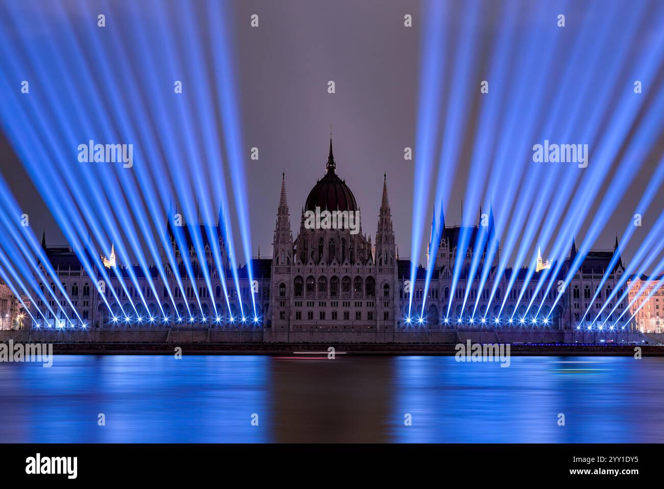 Budapest lights and fireworks show on Saint Stephen day. Video mapping ...