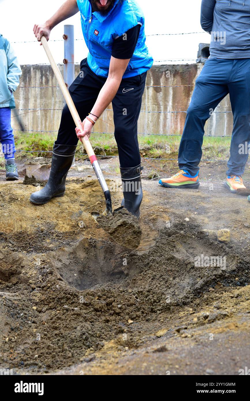 Hot spring (geothermal energy) on the shore of Laugarvatn lake. Baking ...