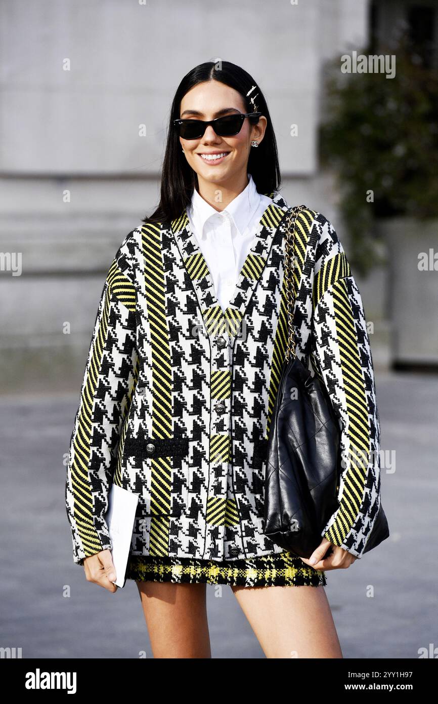 Street style outside CHANEL at Paris Fashion Week / October 1st 2024 ...