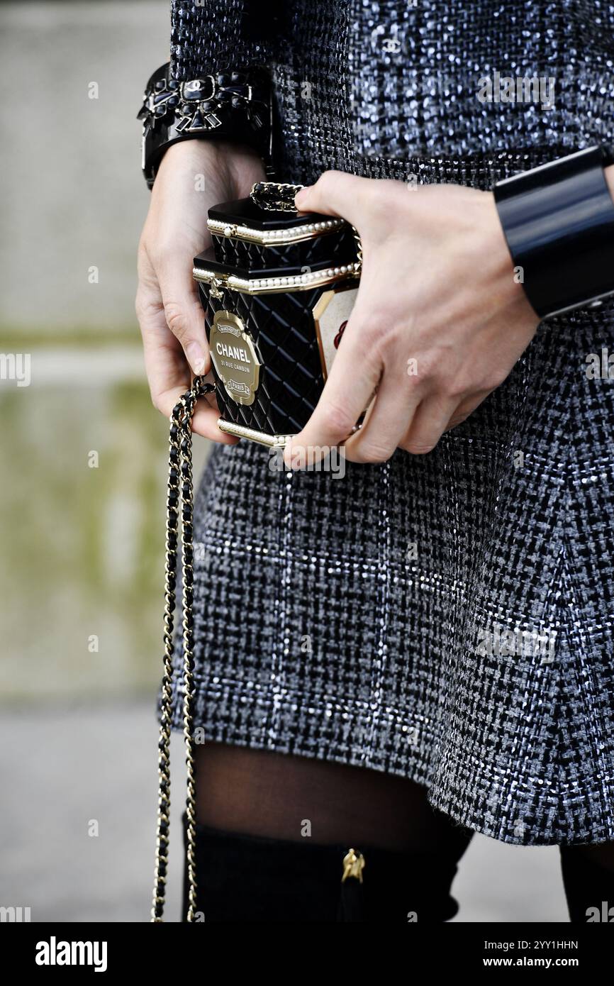 Street style outside CHANEL at Paris Fashion Week / October 1st 2024 ...