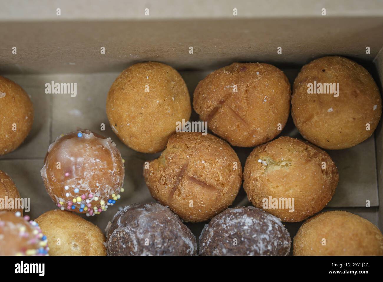 Bite size donuts hi-res stock photography and images - Alamy