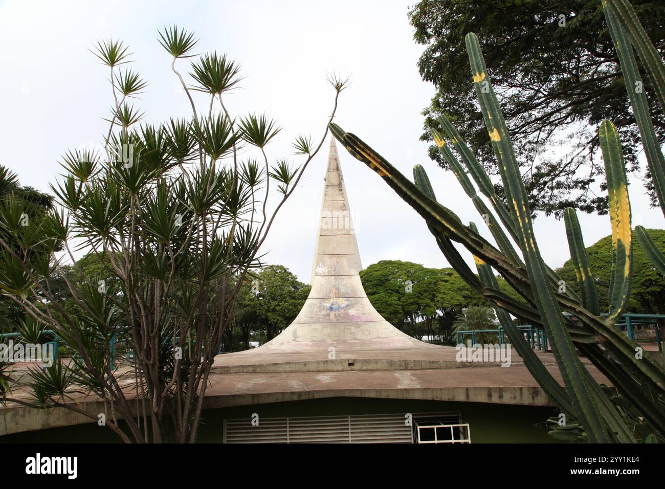 Monumento obelisco hi-res stock photography and images - Alamy
