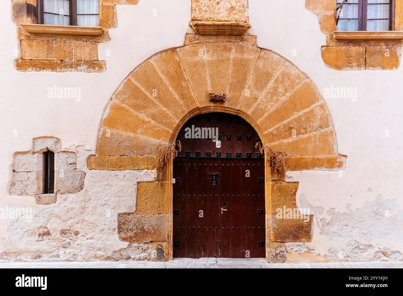 Voussoir door hi-res stock photography and images - Alamy