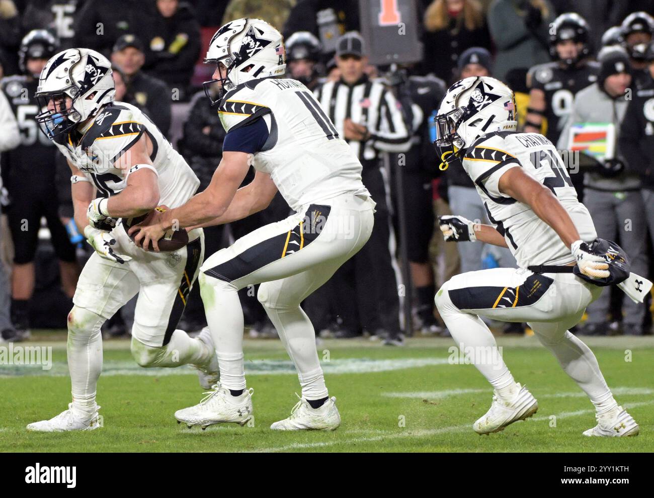 LANDOVER, MD - DECEMBER 14: Navy Midshipmen quarterback Blake Horvath ...