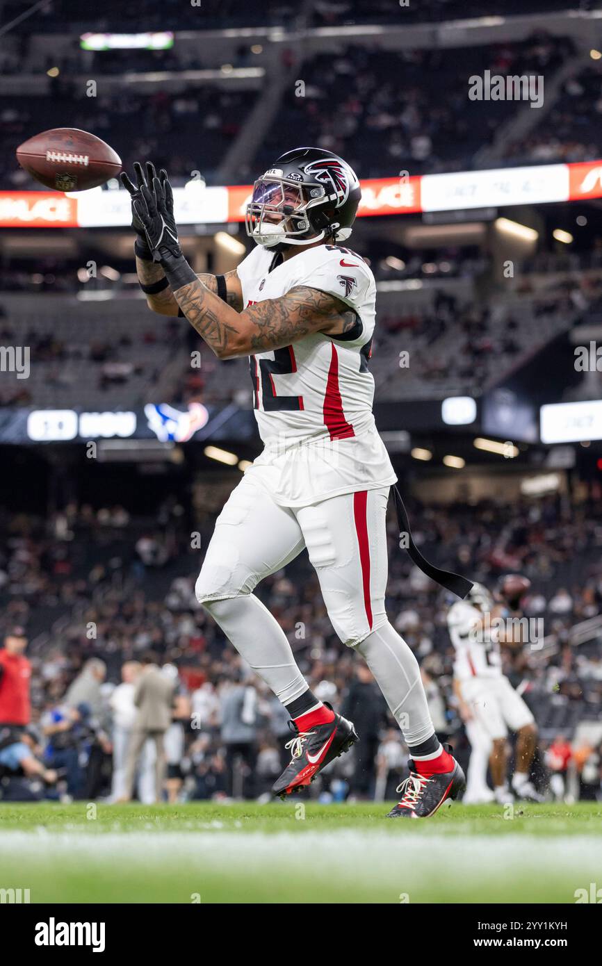 Atlanta Falcons linebacker Josh Woods (42) warms up before playing ...