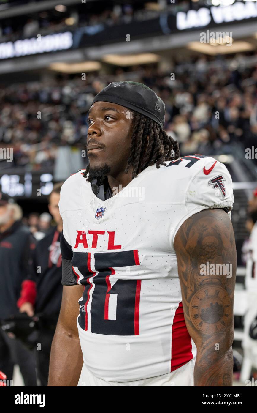 Atlanta Falcons defensive lineman Zach Harrison (96) stands for the national anthem before ...