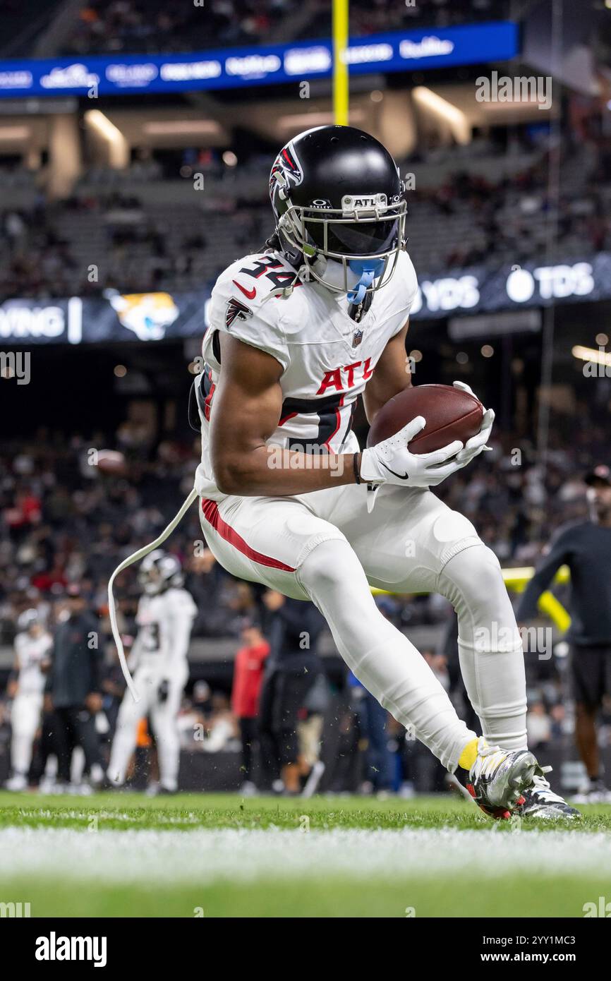 Atlanta Falcons wide receiver Ray-Ray McCloud III (34) warms up before ...