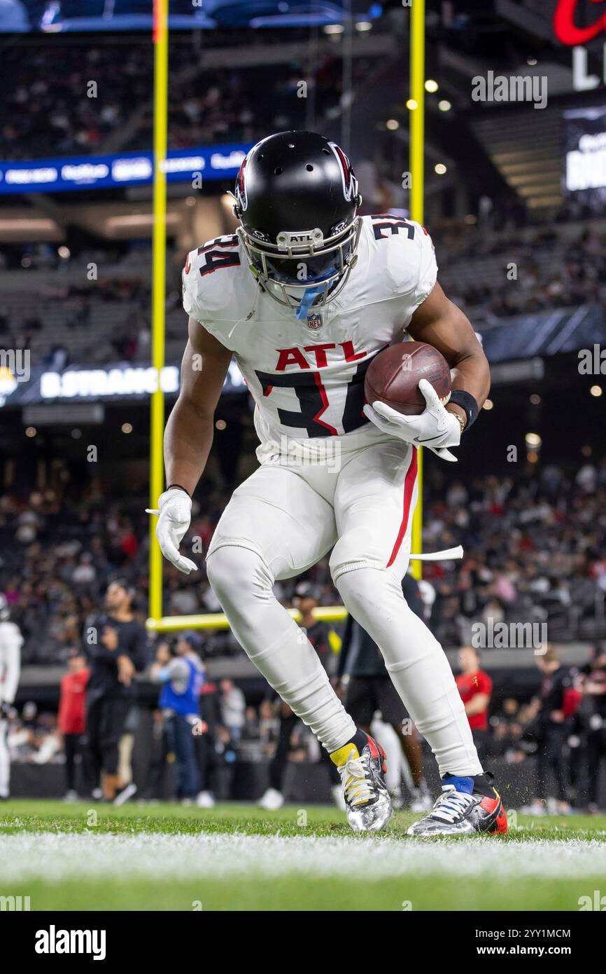Atlanta Falcons wide receiver Ray-Ray McCloud III (34) warms up before ...