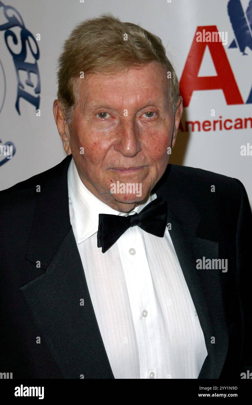 BEVERLY HILLS, CA, USA: Sumner Redstone, CEO, Viacom, attends The 15th ...