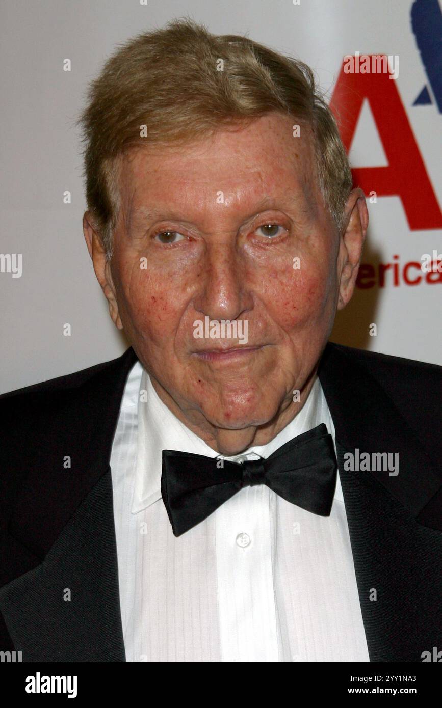 BEVERLY HILLS, CA, USA: Sumner Redstone, CEO, Viacom, attends The 15th ...