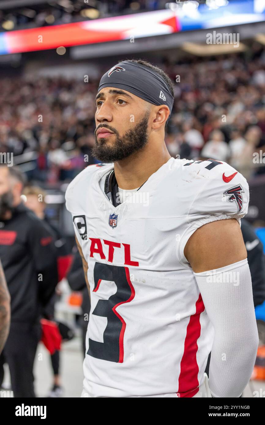 Atlanta Falcons safety Jessie Bates III (3) stands for the national ...