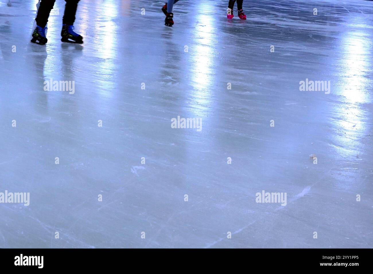 Indoor ice skating rink leisure hi-res stock photography and images - Alamy