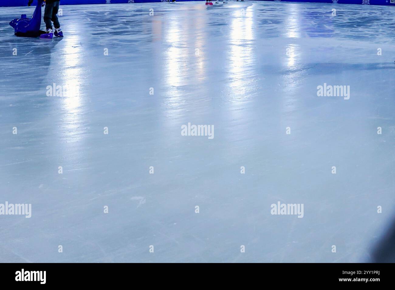 Skating on smooth ice hi-res stock photography and images - Alamy
