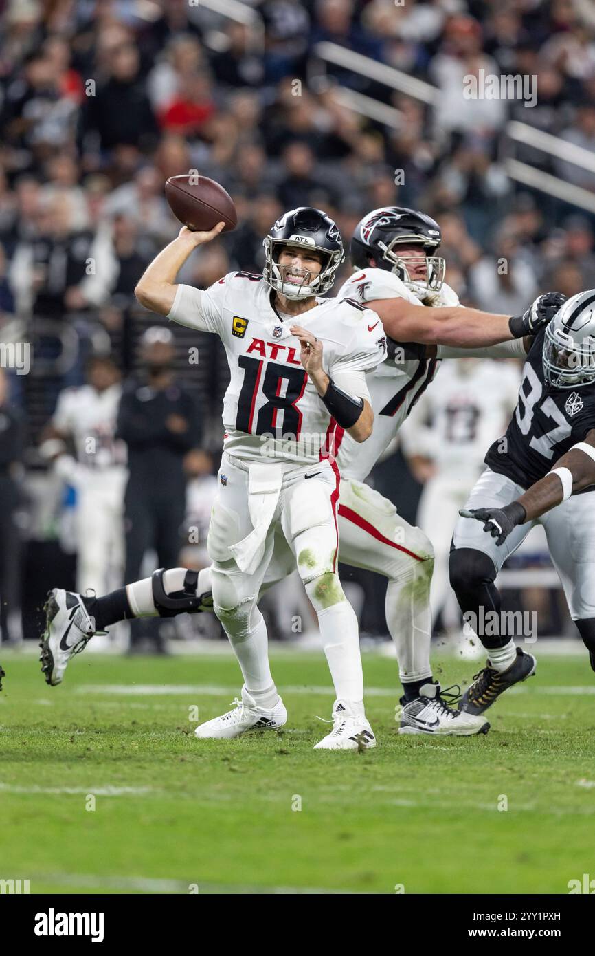 Atlanta Falcons quarterback Kirk Cousins (18) passes the ball against ...