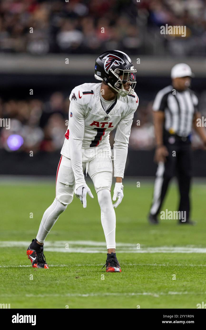Atlanta Falcons wide receiver Darnell Mooney (1) lines up against the ...