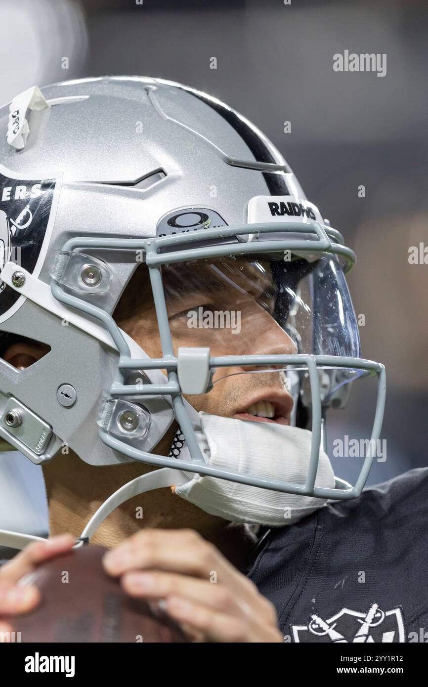 Las Vegas Raiders quarterback Desmond Ridder (10) warms up against the ...
