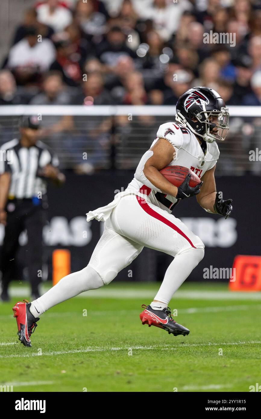 Atlanta Falcons running back Avery Williams (26) returns a kickoff ...