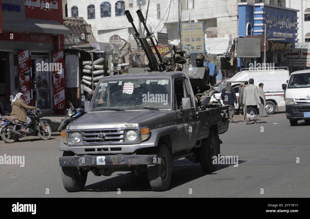 Houthi fighters parade in Sana a amid tensions with USA and Israel ...