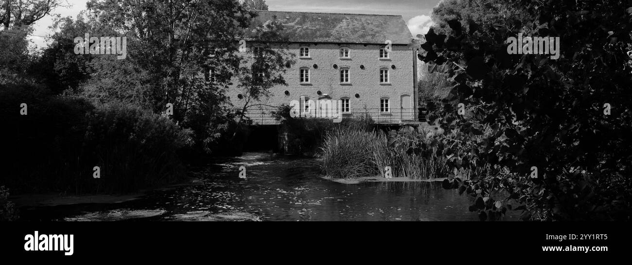 Warmington watermill, river Nene, Warmington village, Northamptonshire ...