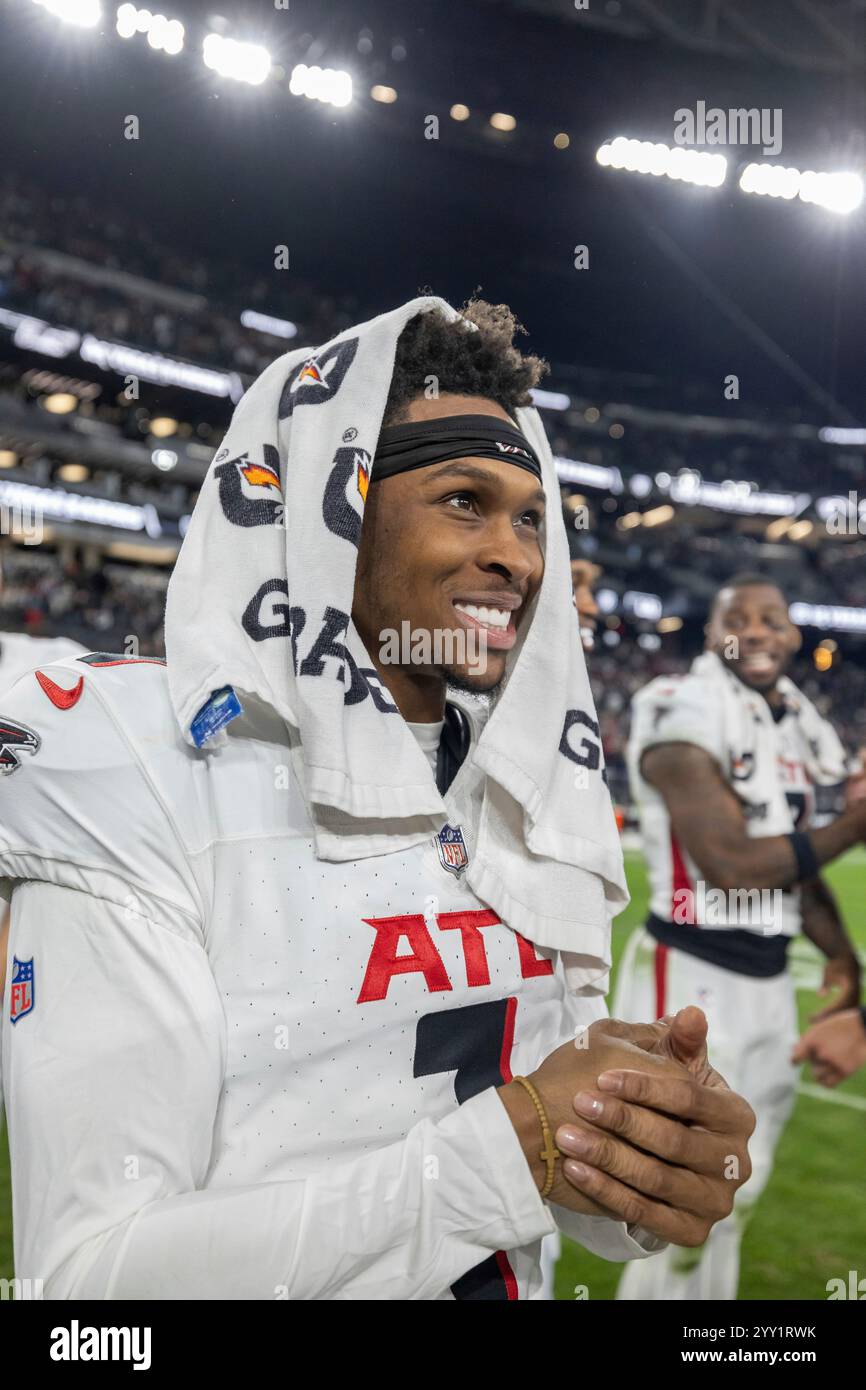 Atlanta Falcons wide receiver Darnell Mooney (1) walks off the field ...