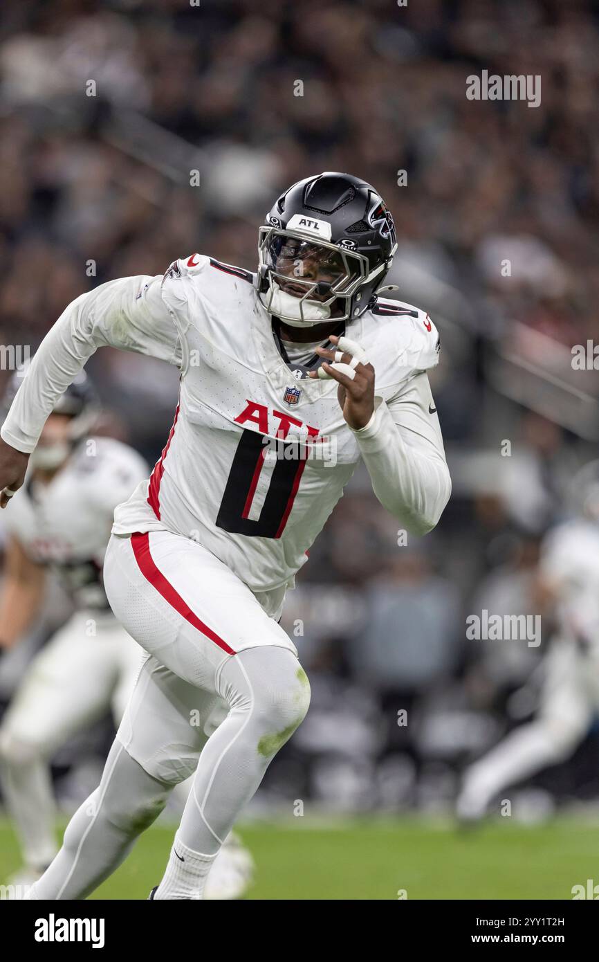 Atlanta Falcons linebacker Lorenzo Carter (0) against the Las Vegas ...