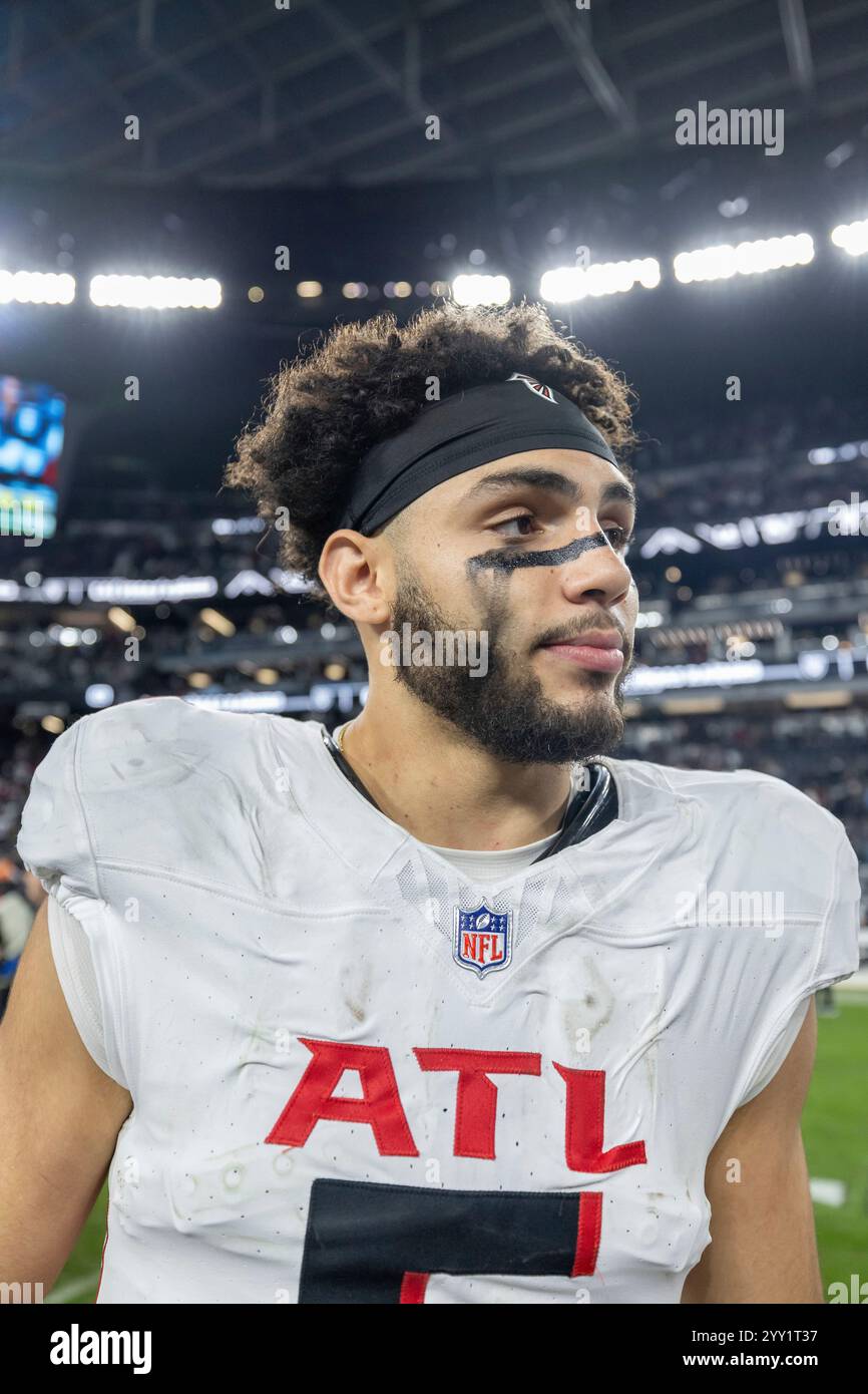 Atlanta Falcons wide receiver Drake London (5) walks off the field ...