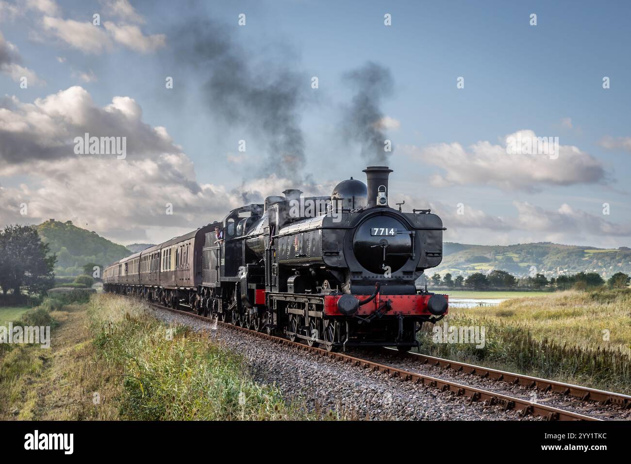 BR '57xx' 0-6-0PT No. 7714 and BR '7F' 2-8-0 No. 53808 approach Blue ...