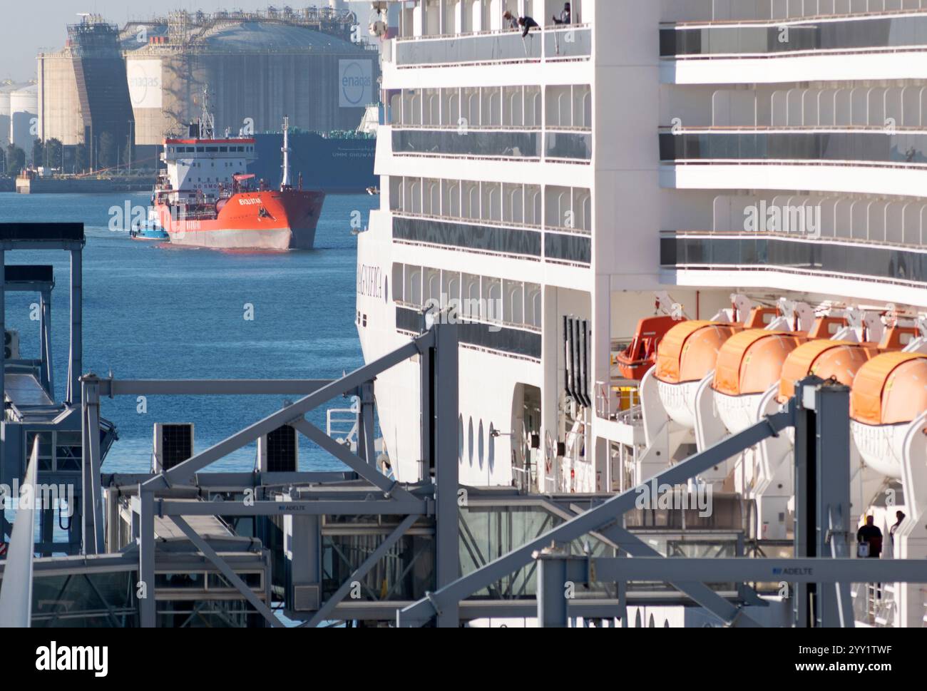 Barcelona port cruise ship msc hi-res stock photography and images - Alamy