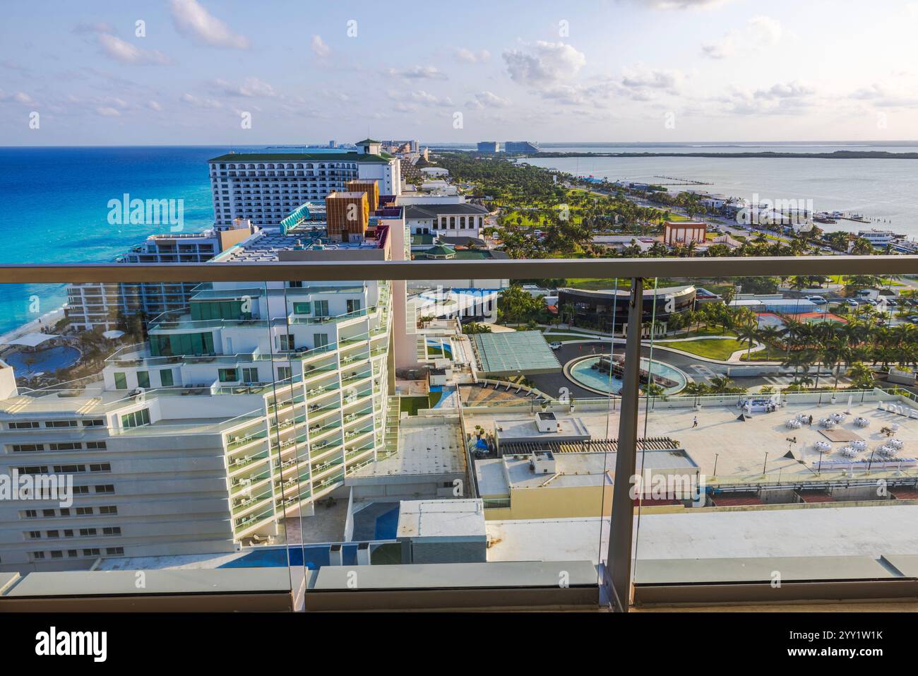 Cancun luxury hotels hi-res stock photography and images - Alamy