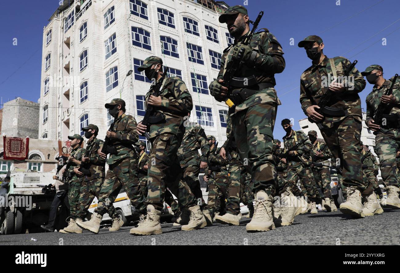 Houthi fighters parade in Sana a amid tensions with USA and Israel ...