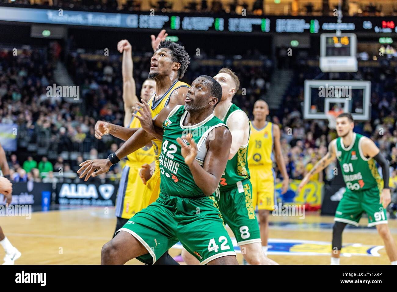 Berlin, Germany. 17th Dec, 2024. David McCormack (L) of Alba Berlin and ...