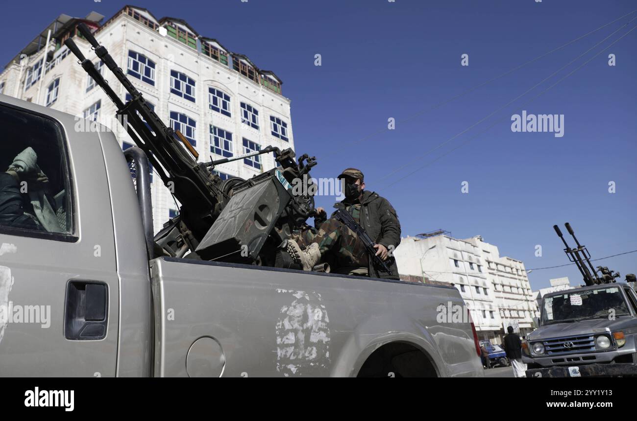Houthi fighters parade in Sana a amid tensions with USA and Israel ...