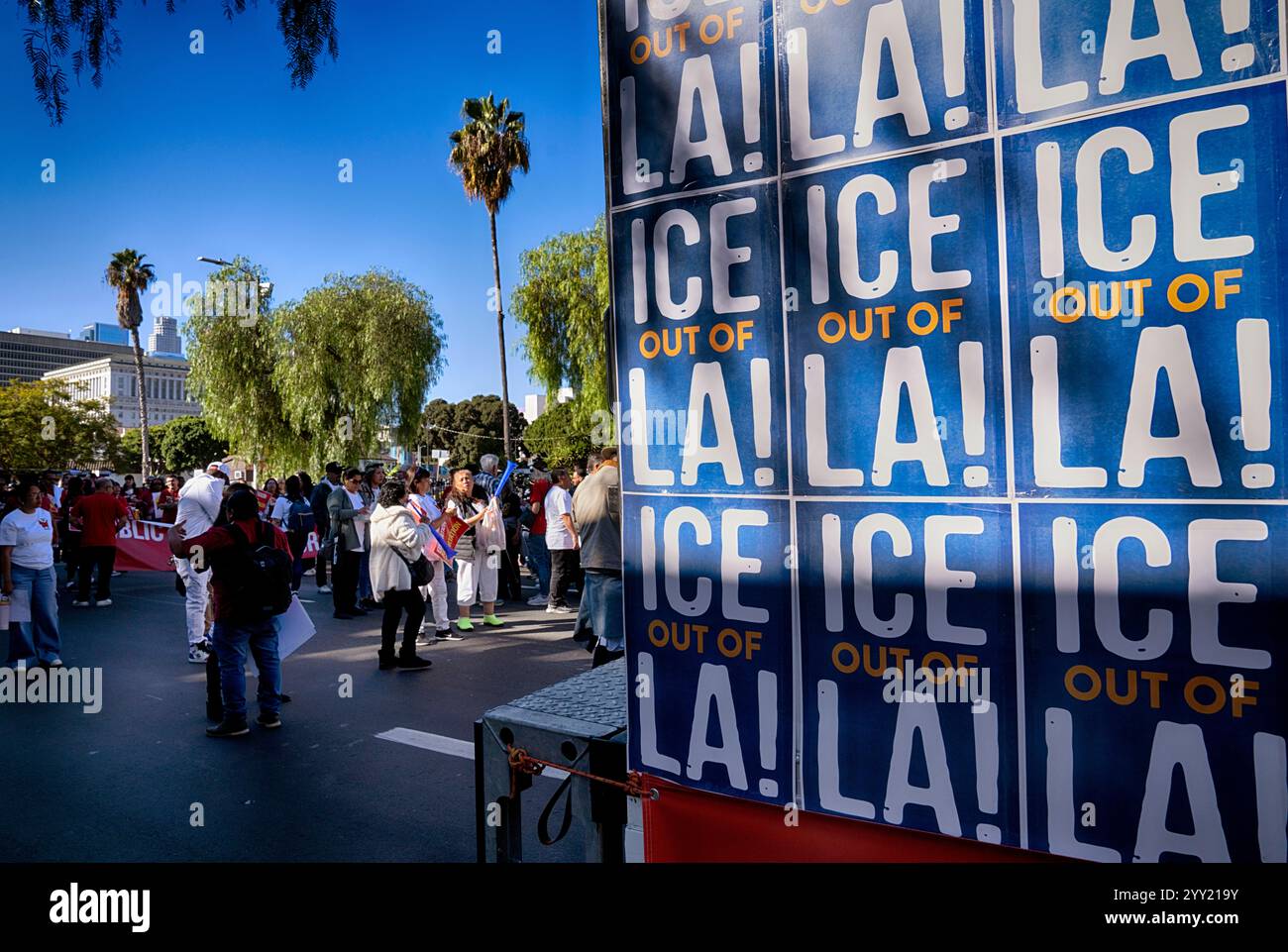 Migrant laborers and workers prepare to march in an "International Day ...
