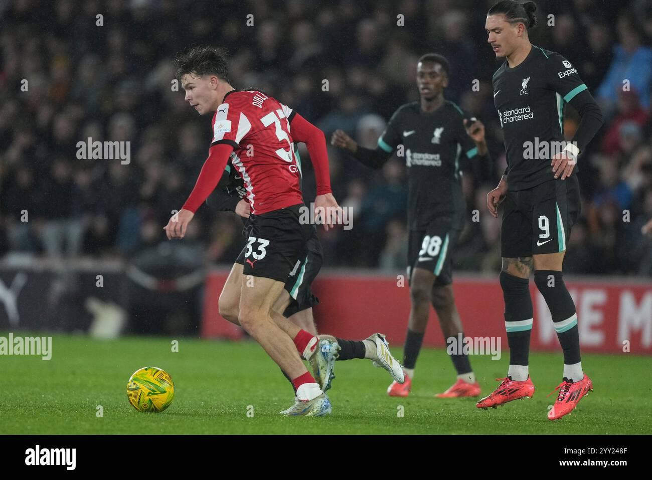 Southampton's Tyler Dibling in action in front of Liverpool's Darwin ...