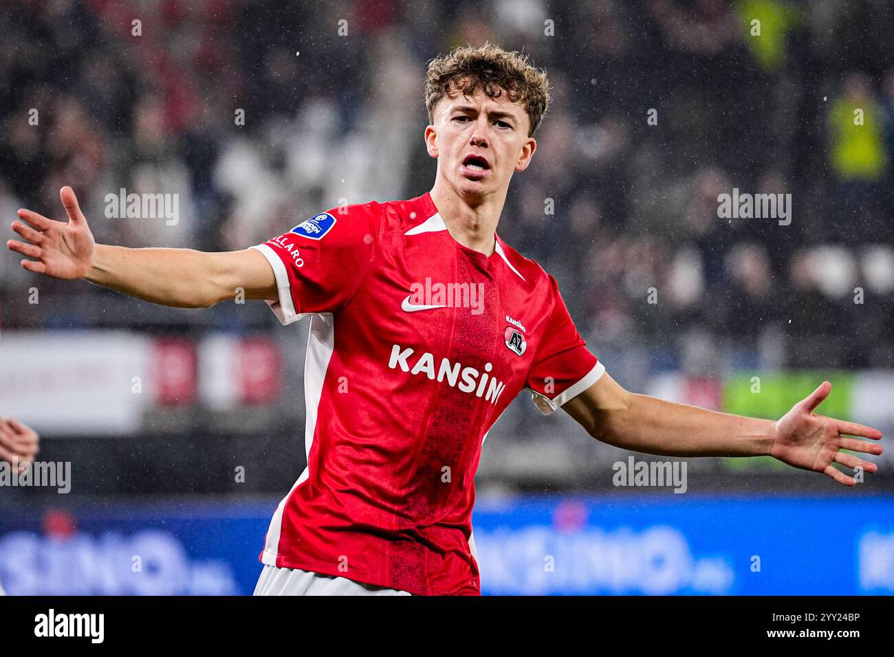 Alkmaar, Netherlands. 18th Dec, 2024. ALKMAAR, NETHERLANDS - DECEMBER 18: Sven Mijnans of AZ ...