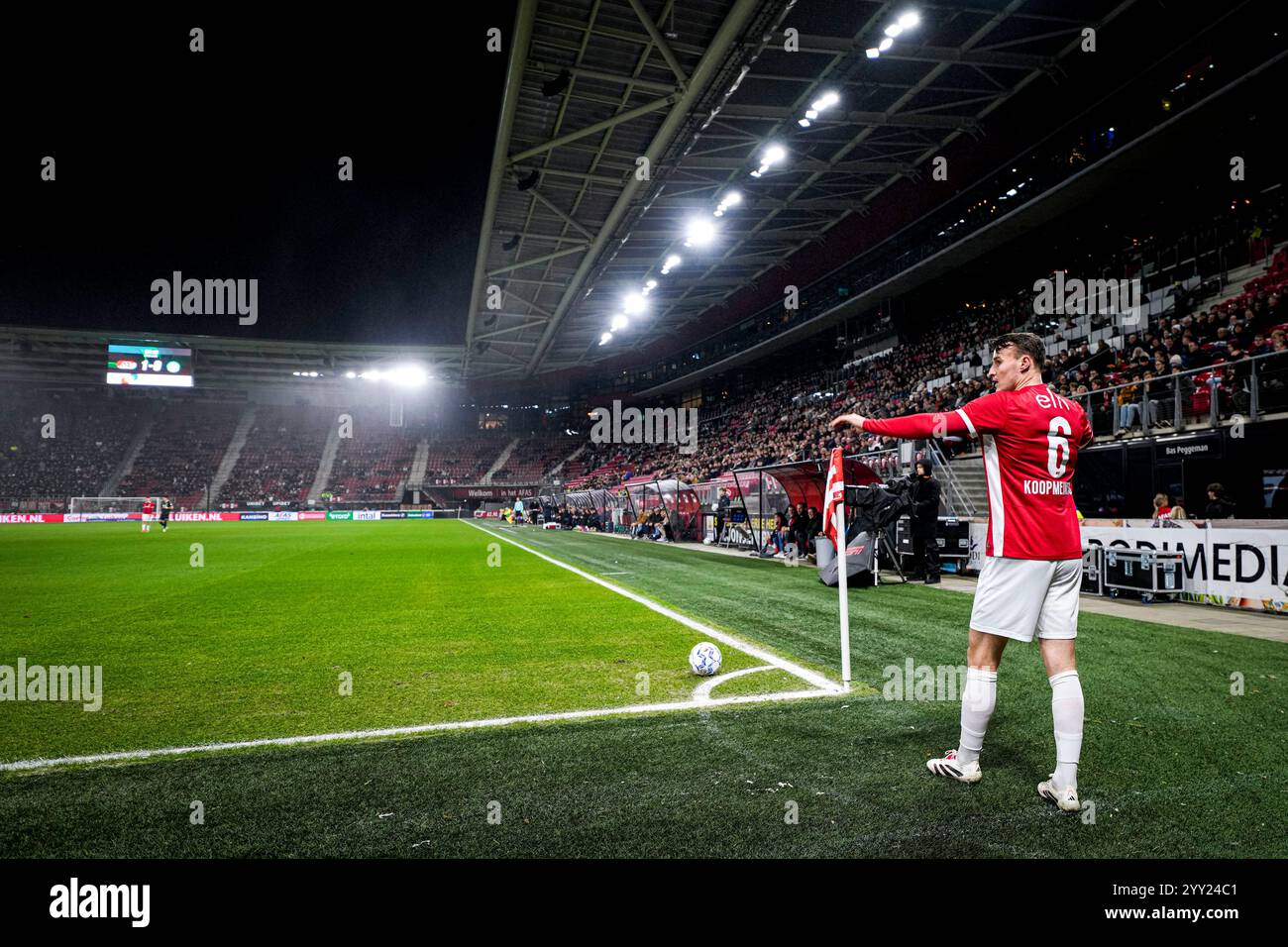 Alkmaar, Netherlands. 18th Dec, 2024. ALKMAAR, NETHERLANDS - DECEMBER 18: Peer Koopmeiners of AZ ...