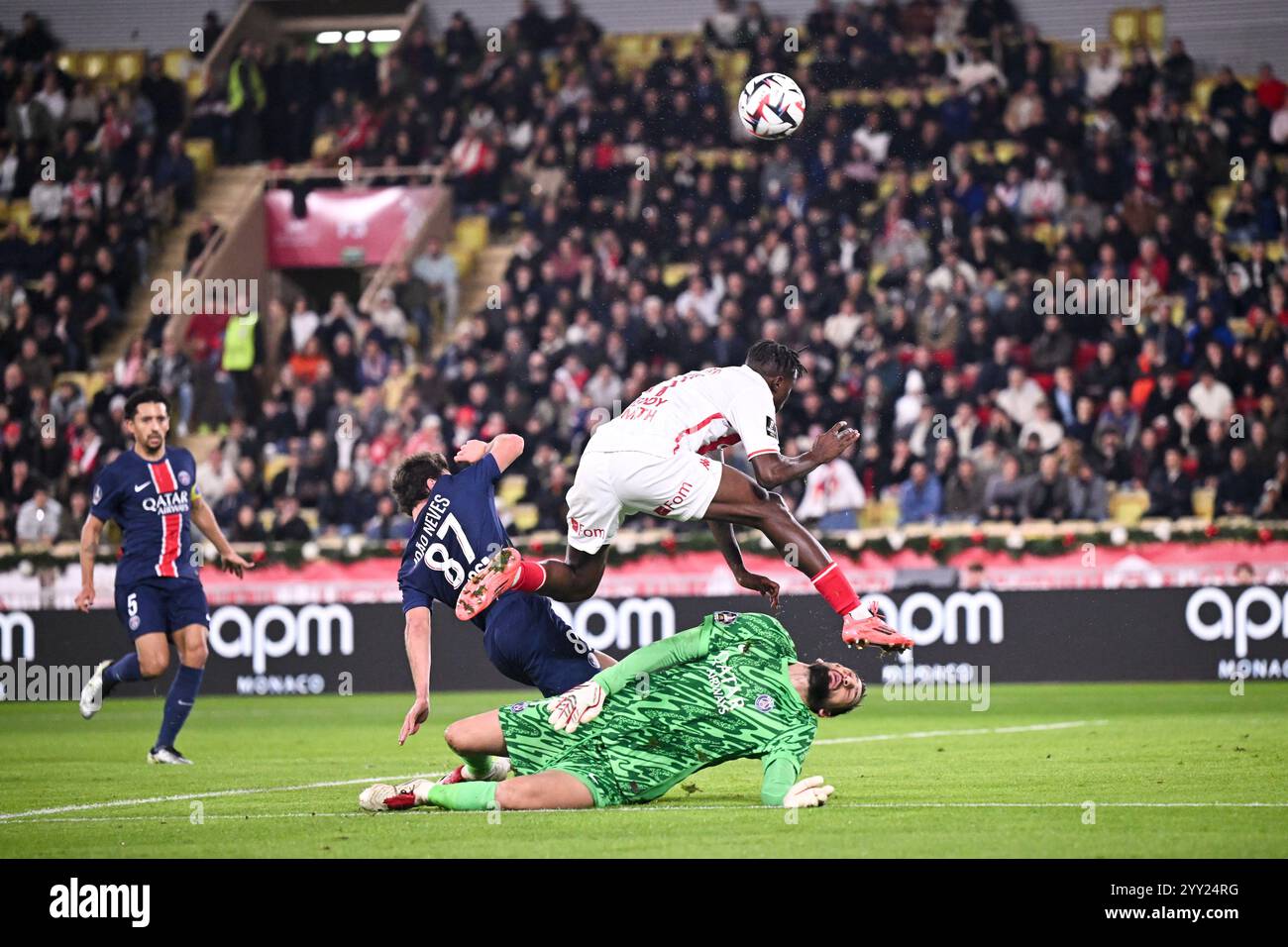 17 Wilfried SINGO (asm) - 01 Gianluigi DONNARUMMA (psg) during the ...