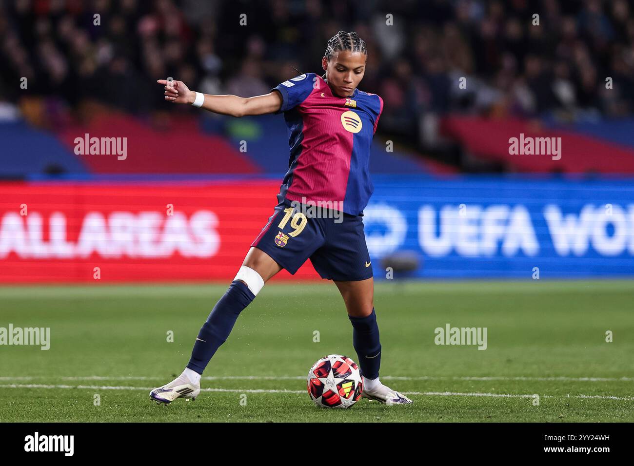 Vicky Lopez of FC Barcelona Femenino in action during the UEFA Women's ...