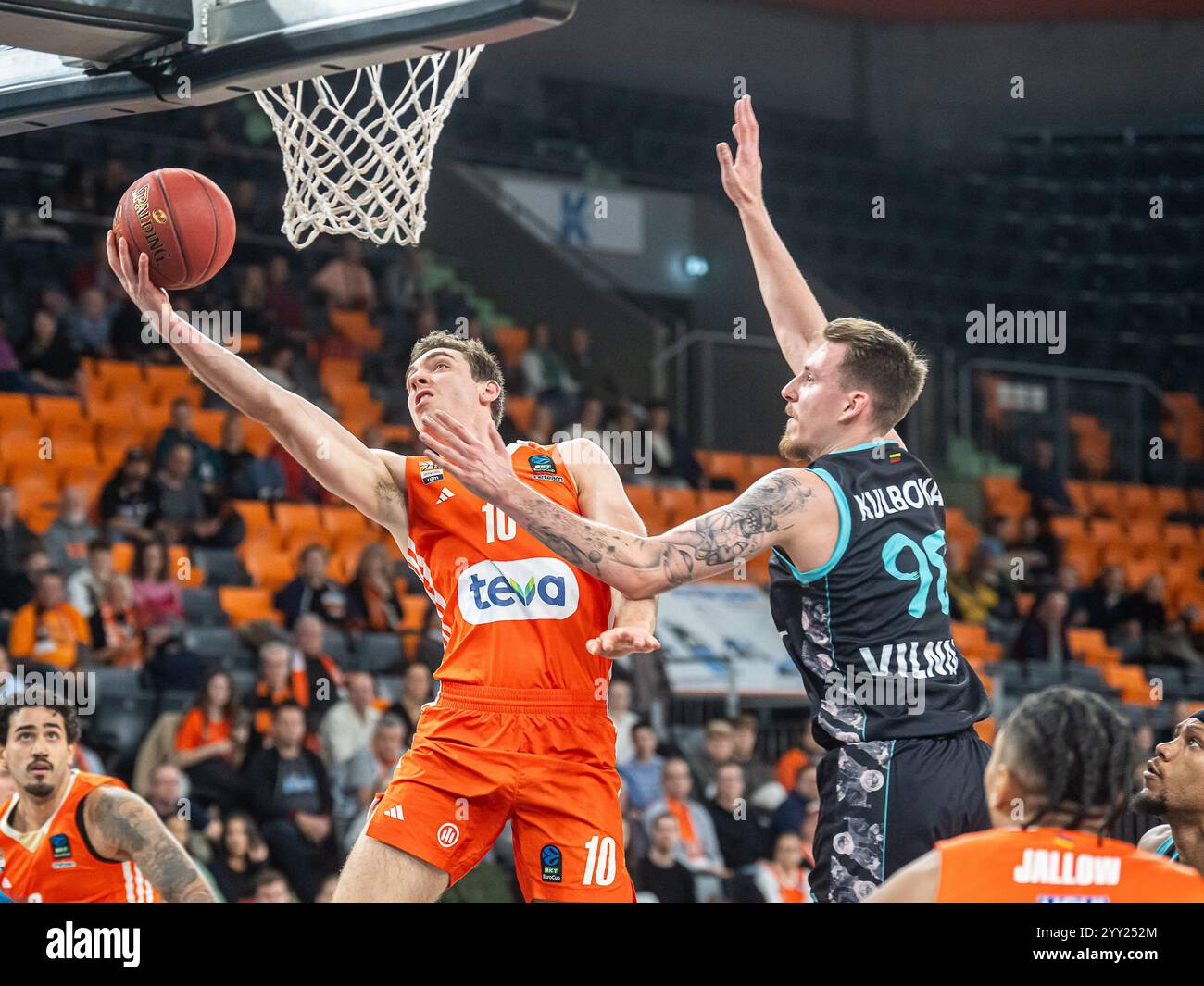 Justinian Jessup (Ratiopharm Ulm, #10) unterm Korb, Ratiopharm Ulm vs ...