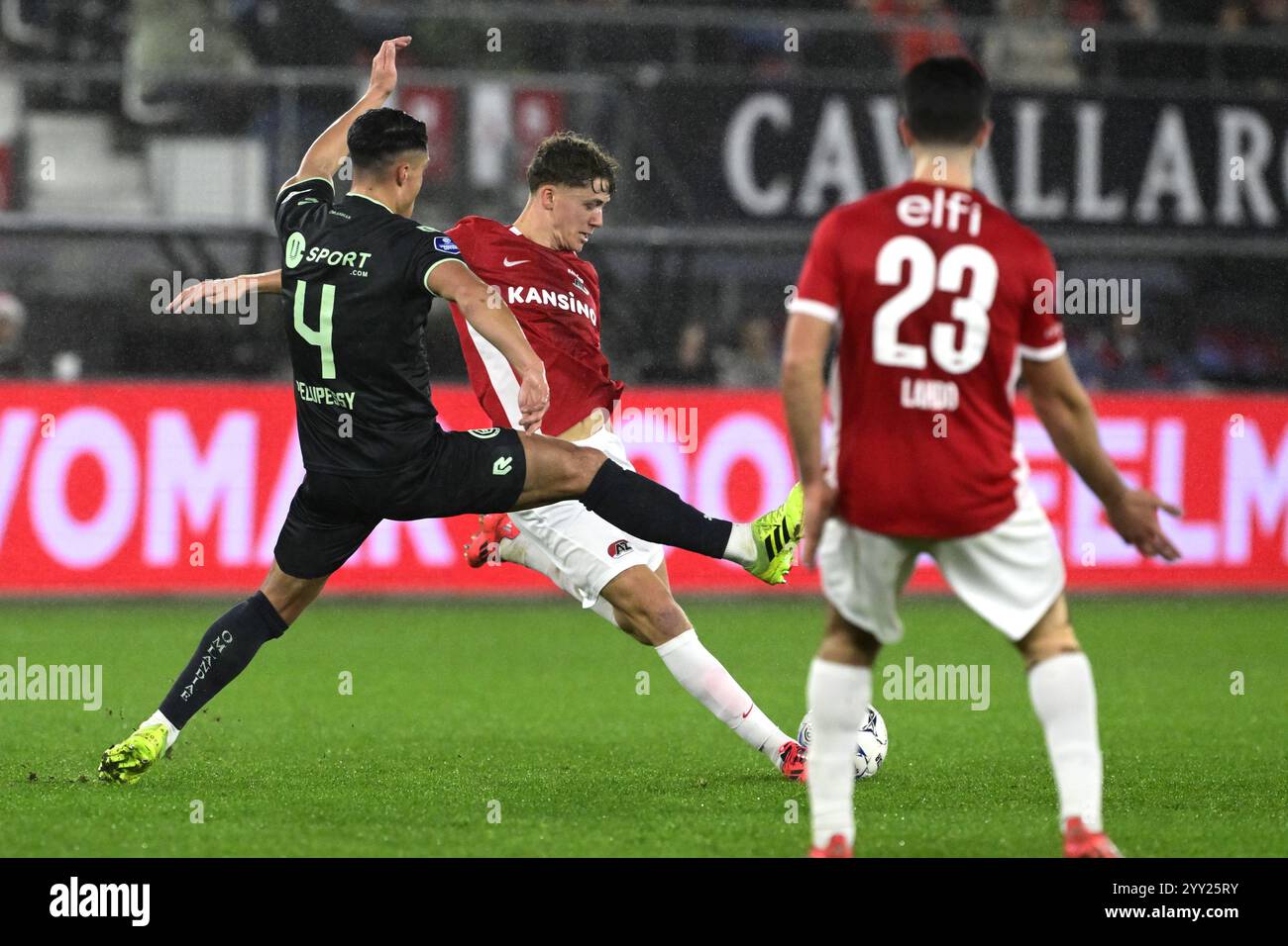 ALKMAAR - (l-r) Joey Pelupessy of FC Groningen, Sven Mijnans of AZ Alkmaar during the KNVB Cup ...