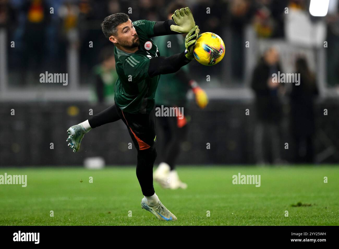 Rome, Italy. 18th Dec, 2024. Mathew Ryan of AS Roma warms up during the ...