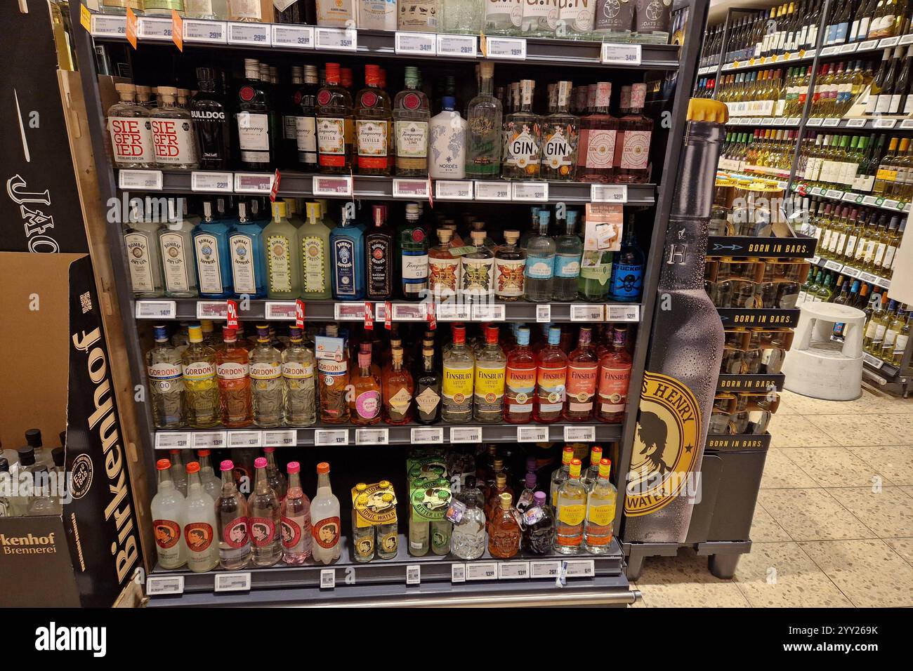 Selters Themenfoto: Konsum, Supermarkt, Einkauf, Versorgung, REWE, 17.12.2024 Angeot mit ...
