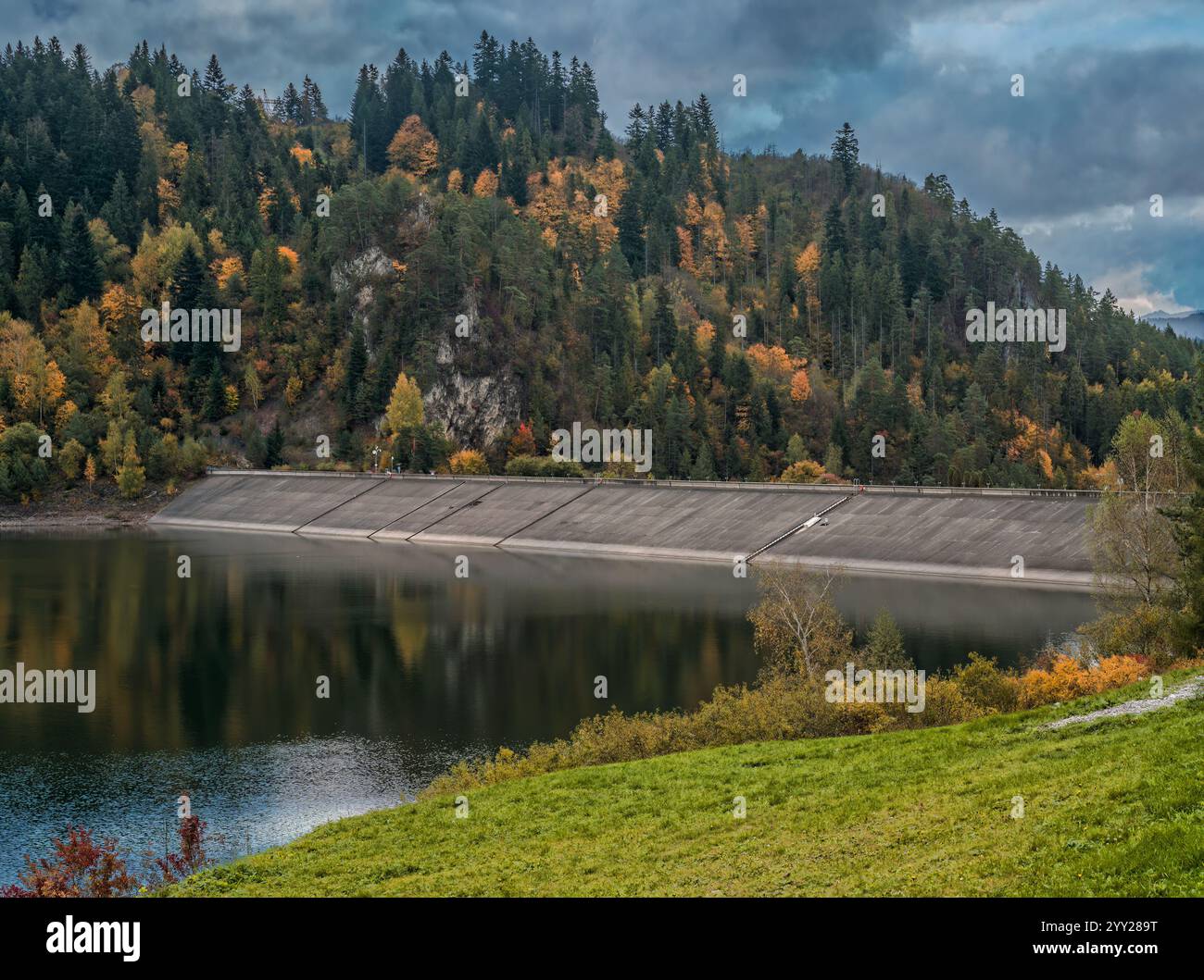A view of the Lake Czorsztyn with concrete dam embankment, Poland Stock ...