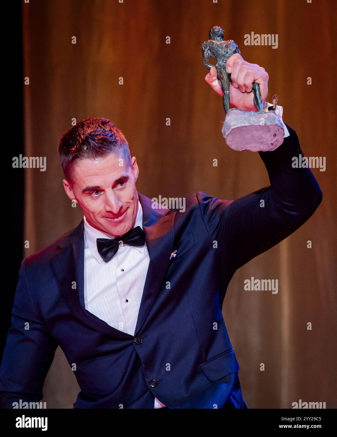 ARNHEM - Jetze Plat on the podium after winning Parasportman of the ...