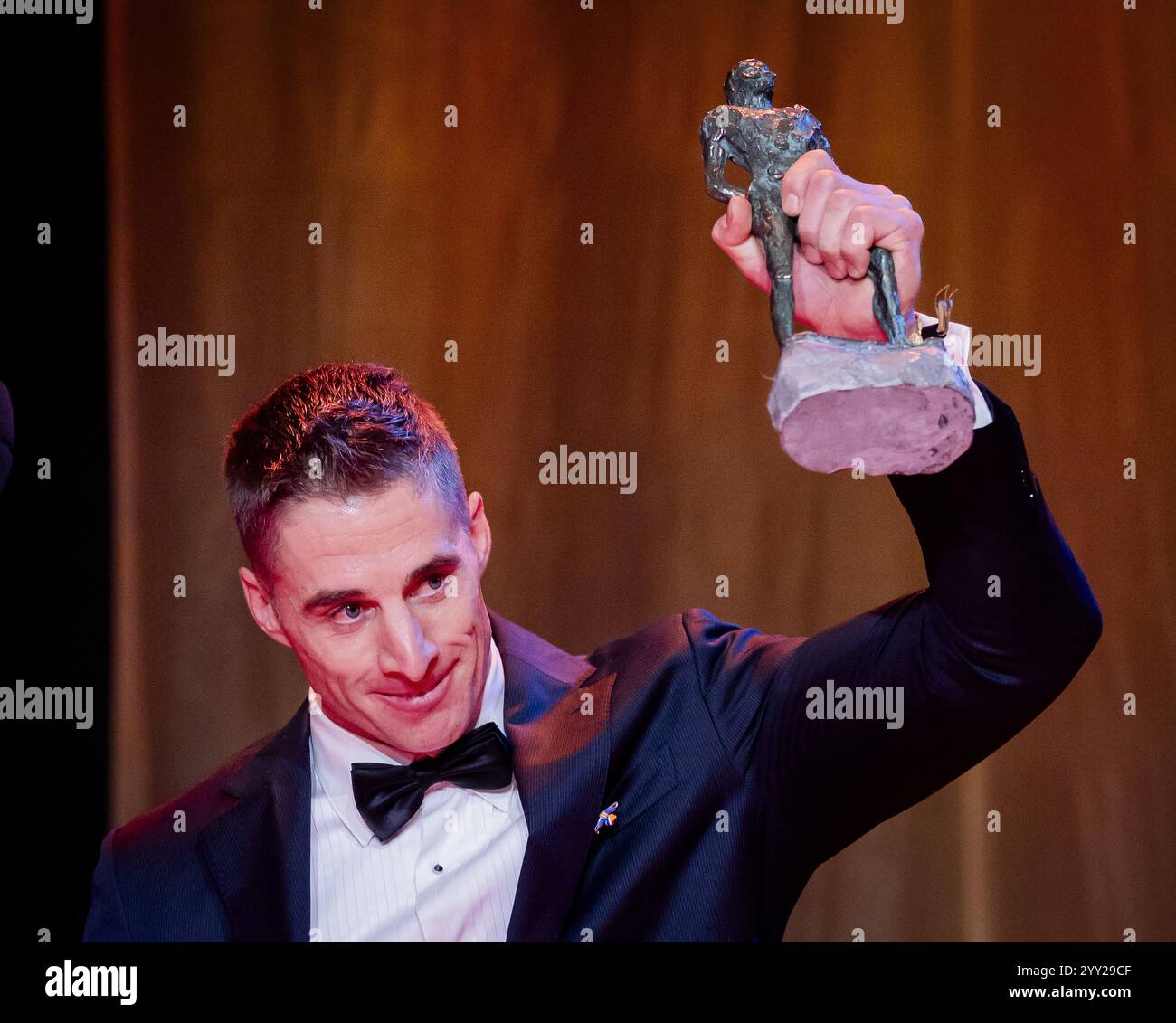 ARNHEM - Jetze Plat on the podium after winning Parasportman of the ...