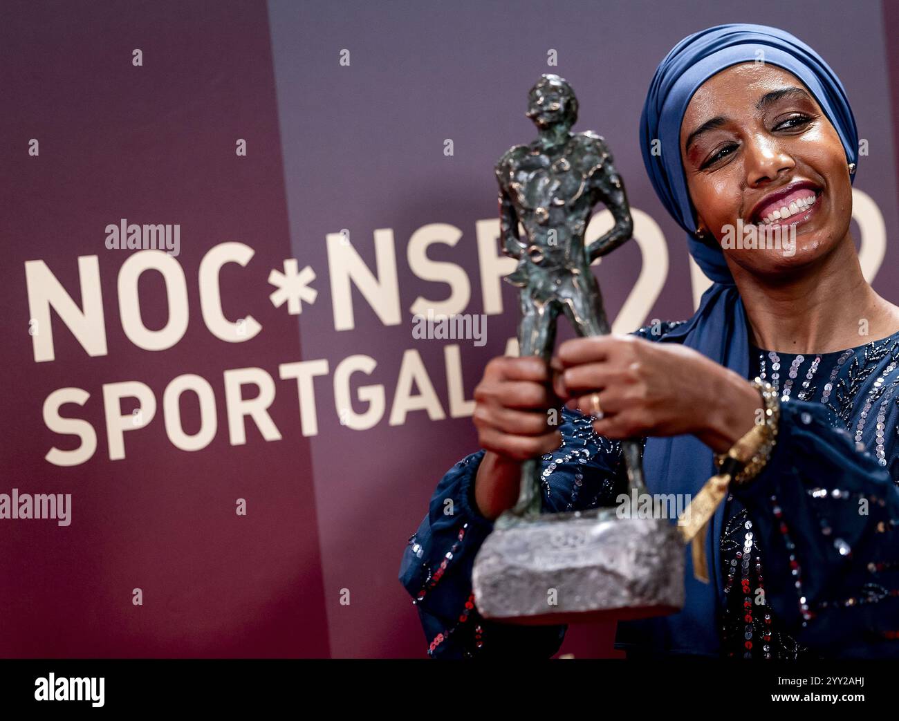ARNHEM - Sifan Hassan poses with her award after winning Sportswoman of the Year 2024 during the ...